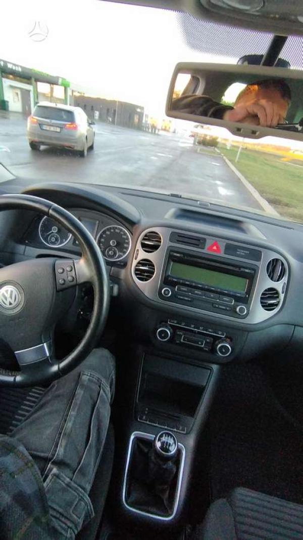 Pelēks Volkswagen Tiguan 2010 Kauņa, ar dzinēja tilpumu 1.39 L un nobraukumu 245 tūkst. km par 3750 €, foto 8 vietnē AUTOMOTO.COM.LV