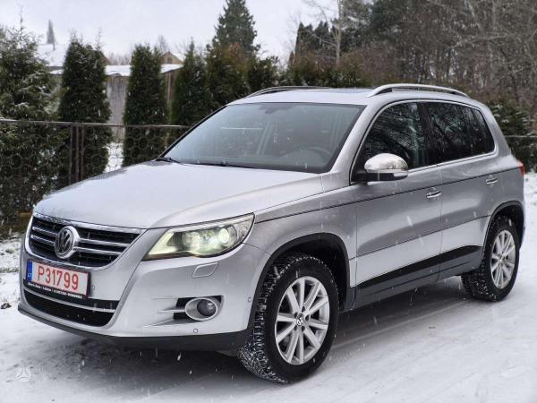 Grey Volkswagen Tiguan 2010 in Siauliai, with an engine capacity of 1.97 L and mileage of 166 thousand km for 6700 €, photo 1 on AUTOMOTO.COM.LV