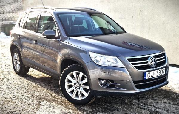 Grey Volkswagen Tiguan 2010 in Tukums, with an engine capacity of 2.00 L and mileage of 252 thousand km for 7700 €, photo 2 on AUTOMOTO.COM.LV