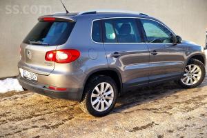 Grey Volkswagen Tiguan 2010 in Tukums, with an engine capacity of 2.00 L and mileage of 252 thousand km for 7700 €, photo 4 on AUTOMOTO.COM.LV