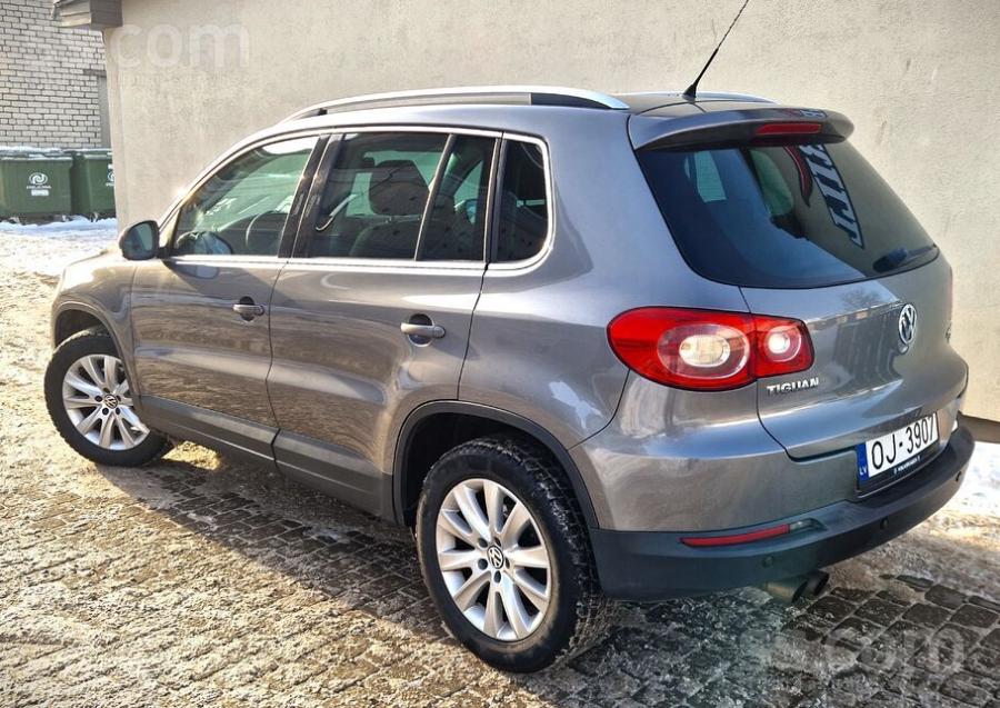 Grey Volkswagen Tiguan 2010 in Tukums, with an engine capacity of 2.00 L and mileage of 252 thousand km for 7700 €, photo 5 on AUTOMOTO.COM.LV