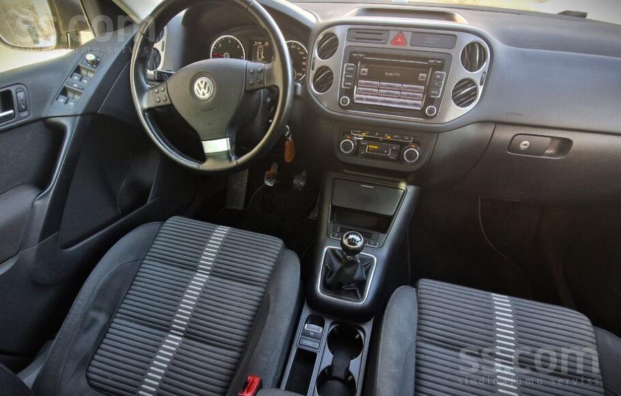 Grey Volkswagen Tiguan 2010 in Tukums, with an engine capacity of 2.00 L and mileage of 252 thousand km for 7700 €, photo 12 on AUTOMOTO.COM.LV