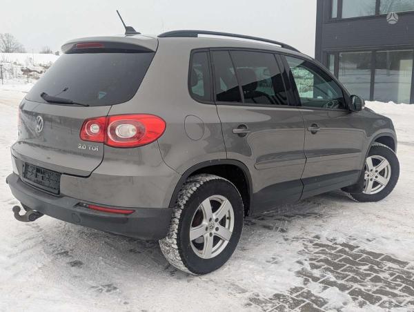 Grey Volkswagen Tiguan 2010 in Kaunas, with an engine capacity of 1.97 L and mileage of 235 thousand km for 4350 €, photo 5 on AUTOMOTO.COM.LV