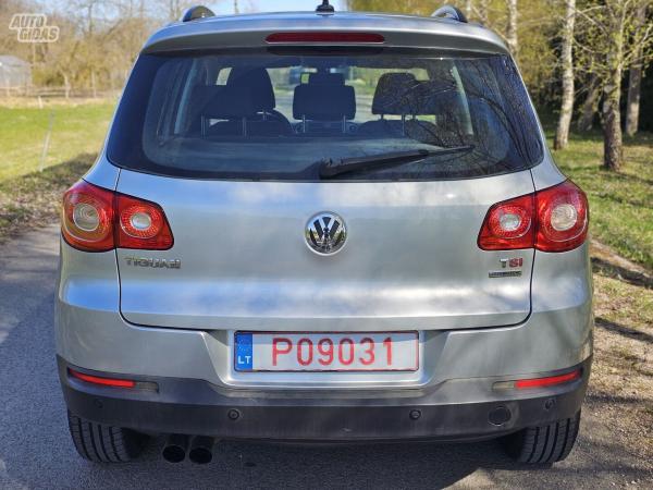 Grey Volkswagen Tiguan 2010 in Ariogala, with an engine capacity of 1.40 L and mileage of 228 thousand km for 5750 €, photo 3 on AUTOMOTO.COM.LV