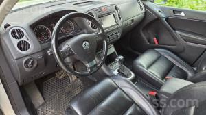 Pelēks Volkswagen Tiguan 2010 Rīga, ar dzinēja tilpumu 2.00 L un nobraukumu 185 tūkst. km par 4450 €, foto 5 vietnē AUTOMOTO.COM.LV