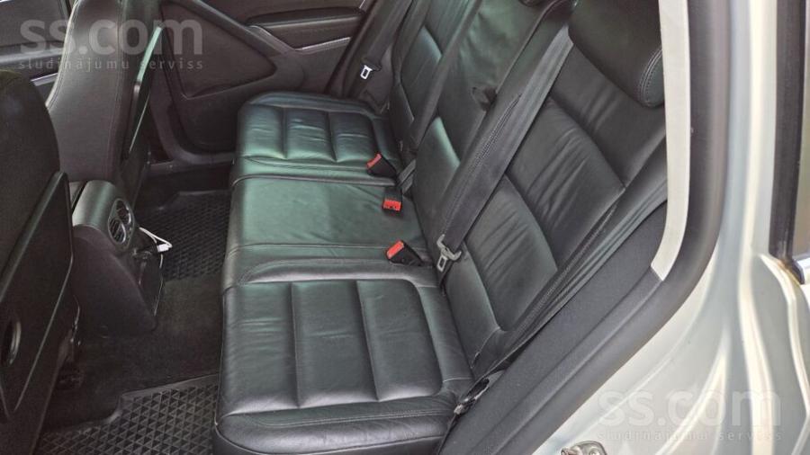 Pelēks Volkswagen Tiguan 2010 Rīga, ar dzinēja tilpumu 2.00 L un nobraukumu 185 tūkst. km par 4450 €, foto 7 vietnē AUTOMOTO.COM.LV
