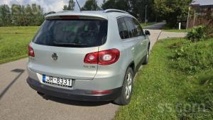 Pelēks Volkswagen Tiguan 2010 Rīga, ar dzinēja tilpumu 2.00 L un nobraukumu 185 tūkst. km par 4450 €, foto 8 vietnē AUTOMOTO.COM.LV