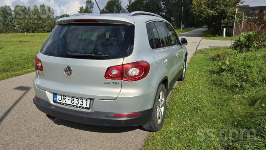 Pelēks Volkswagen Tiguan 2010 Rīga, ar dzinēja tilpumu 2.00 L un nobraukumu 185 tūkst. km par 4450 €, foto 8 vietnē AUTOMOTO.COM.LV
