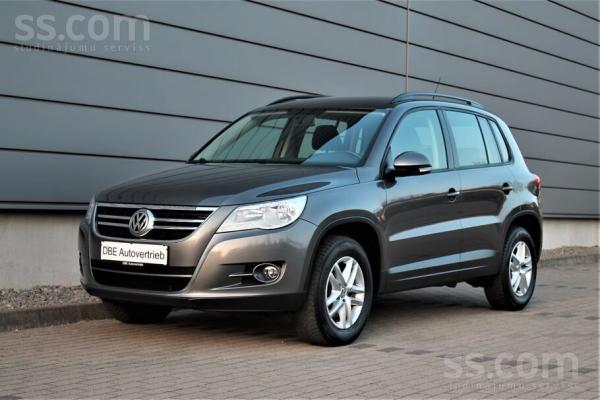 Grey Volkswagen Tiguan 2010 in Ogre, with an engine capacity of 1.60 L and mileage of 208 thousand km for 6995 €, photo 2 on AUTOMOTO.COM.LV
