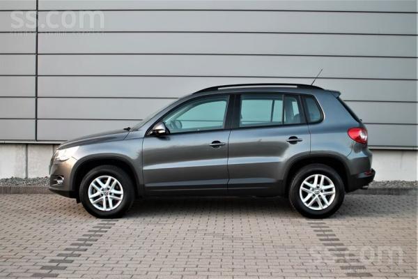 Grey Volkswagen Tiguan 2010 in Ogre, with an engine capacity of 1.60 L and mileage of 208 thousand km for 6995 €, photo 6 on AUTOMOTO.COM.LV