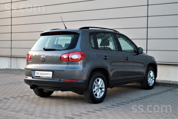 Grey Volkswagen Tiguan 2010 in Ogre, with an engine capacity of 1.60 L and mileage of 208 thousand km for 6995 €, photo 9 on AUTOMOTO.COM.LV