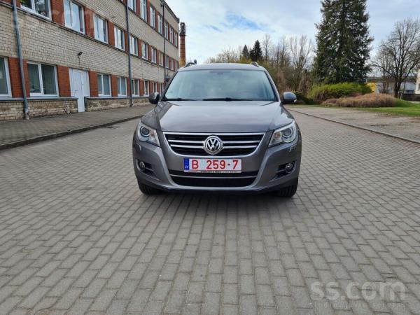 Grey Volkswagen Tiguan 2010 in Ogre, with an engine capacity of 1.40 L and mileage of 0 thousand km for 6570 €, photo 2 on AUTOMOTO.COM.LV