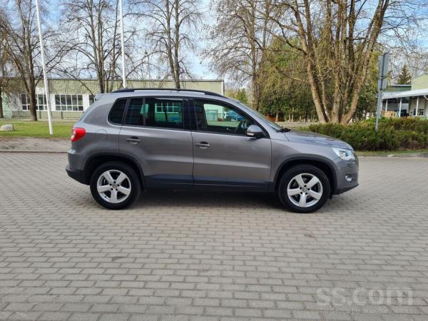 Grey Volkswagen Tiguan 2010 in Ogre, with an engine capacity of 1.40 L and mileage of 0 thousand km for 6570 €, photo 4 on AUTOMOTO.COM.LV