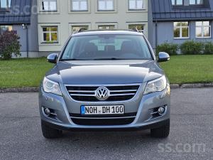 Grey Volkswagen Tiguan 2010 in Cesis, with an engine capacity of 2.00 L and mileage of 212 thousand km for 6850 €, photo 3 on AUTOMOTO.COM.LV