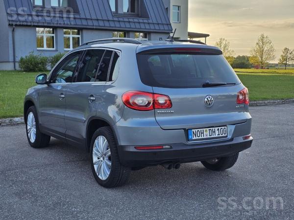 Pelēks Volkswagen Tiguan 2010 Cēsis, ar dzinēja tilpumu 2.00 L un nobraukumu 212 tūkst. km par 6850 €, foto 4 vietnē AUTOMOTO.COM.LV