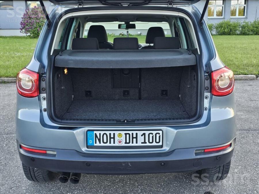 Grey Volkswagen Tiguan 2010 in Cesis, with an engine capacity of 2.00 L and mileage of 212 thousand km for 6850 €, photo 8 on AUTOMOTO.COM.LV