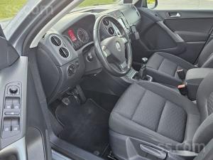 Grey Volkswagen Tiguan 2010 in Cesis, with an engine capacity of 2.00 L and mileage of 212 thousand km for 6850 €, photo 9 on AUTOMOTO.COM.LV