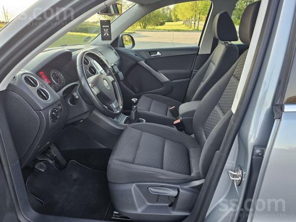 Pelēks Volkswagen Tiguan 2010 Cēsis, ar dzinēja tilpumu 2.00 L un nobraukumu 212 tūkst. km par 6850 €, foto 9 vietnē AUTOMOTO.COM.LV