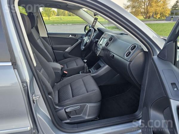 Pelēks Volkswagen Tiguan 2010 Cēsis, ar dzinēja tilpumu 2.00 L un nobraukumu 212 tūkst. km par 6850 €, foto 10 vietnē AUTOMOTO.COM.LV