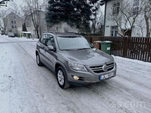 Grey Volkswagen Tiguan 2010 in Riga, with an engine capacity of 2.00 L and mileage of 426 thousand km for 500 €, photo 3 on AUTOMOTO.COM.LV