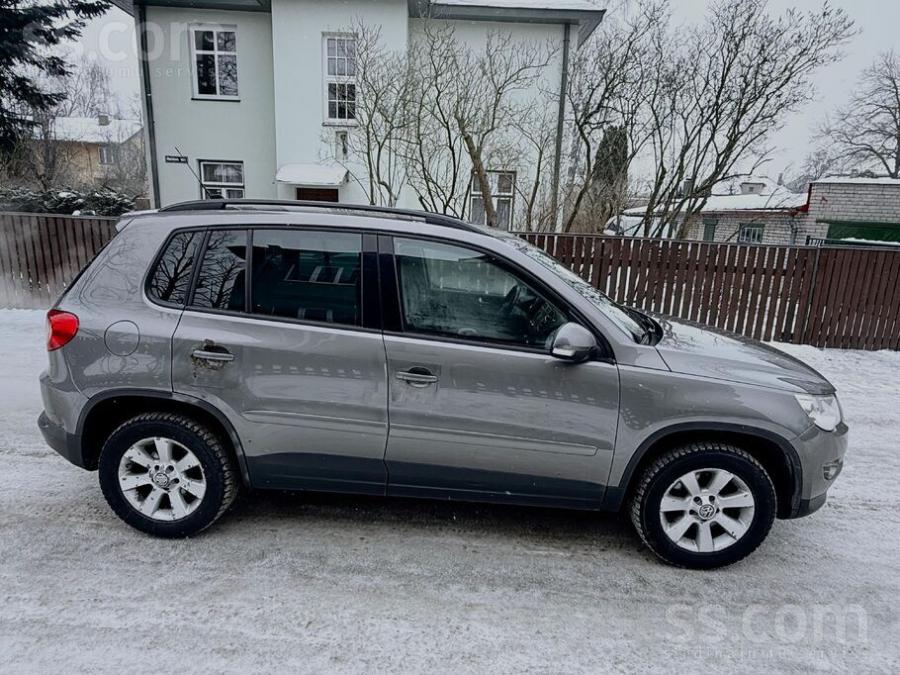 Grey Volkswagen Tiguan 2010 in Riga, with an engine capacity of 2.00 L and mileage of 426 thousand km for 500 €, photo 7 on AUTOMOTO.COM.LV