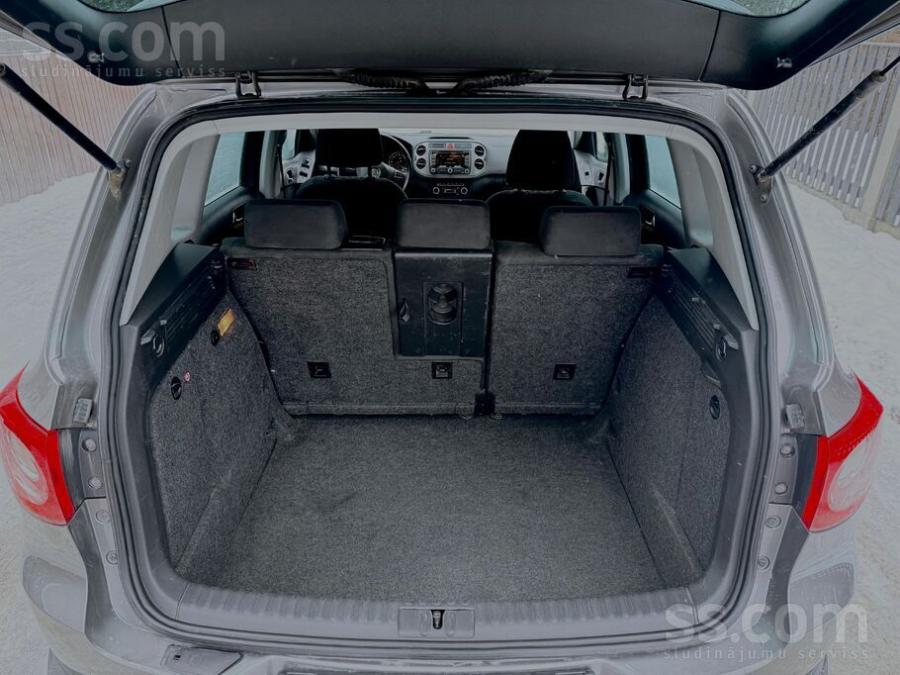 Grey Volkswagen Tiguan 2010 in Riga, with an engine capacity of 2.00 L and mileage of 426 thousand km for 500 €, photo 10 on AUTOMOTO.COM.LV