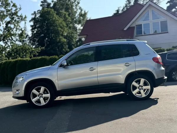 Pelēks Volkswagen Tiguan 2010 Jūrmala, ar dzinēja tilpumu 2.00 L un nobraukumu 212 tūkst. km par 3000 €, foto 6 vietnē AUTOMOTO.COM.LV