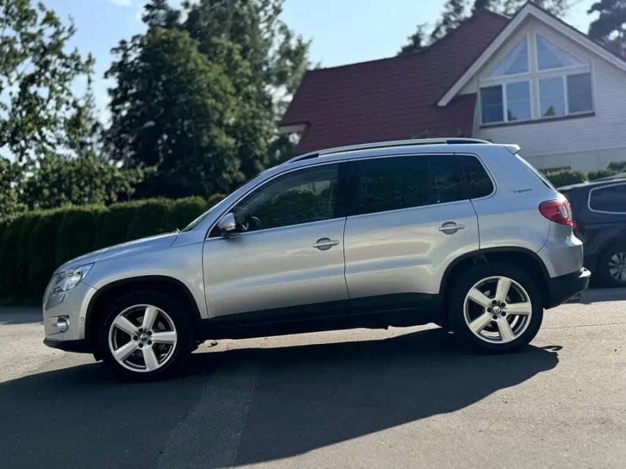 Pelēks Volkswagen Tiguan 2010 Jūrmala, ar dzinēja tilpumu 2.00 L un nobraukumu 212 tūkst. km par 3000 €, foto 7 vietnē AUTOMOTO.COM.LV
