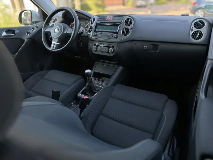Pelēks Volkswagen Tiguan 2010 Jūrmala, ar dzinēja tilpumu 2.00 L un nobraukumu 212 tūkst. km par 3000 €, foto 9 vietnē AUTOMOTO.COM.LV