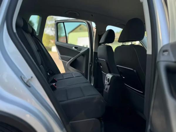Pelēks Volkswagen Tiguan 2010 Jūrmala, ar dzinēja tilpumu 2.00 L un nobraukumu 212 tūkst. km par 3000 €, foto 10 vietnē AUTOMOTO.COM.LV