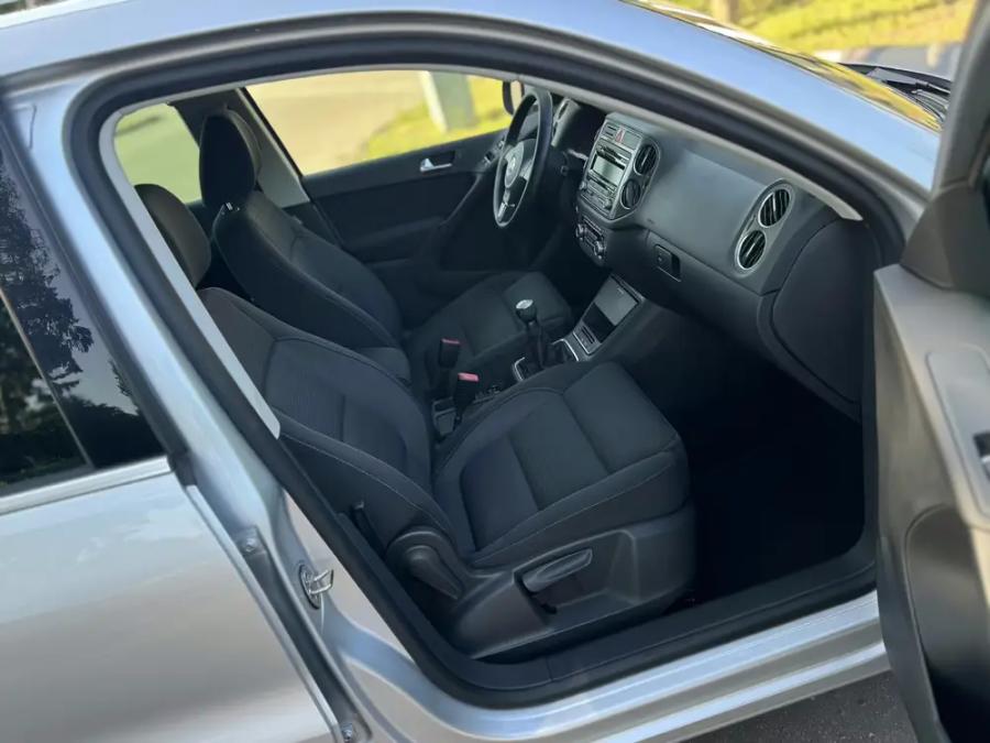 Pelēks Volkswagen Tiguan 2010 Jūrmala, ar dzinēja tilpumu 2.00 L un nobraukumu 212 tūkst. km par 3000 €, foto 12 vietnē AUTOMOTO.COM.LV