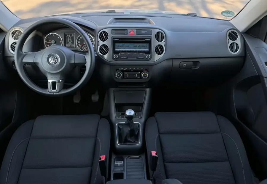 Pelēks Volkswagen Tiguan 2010 Jūrmala, ar dzinēja tilpumu 2.00 L un nobraukumu 212 tūkst. km par 3000 €, foto 15 vietnē AUTOMOTO.COM.LV