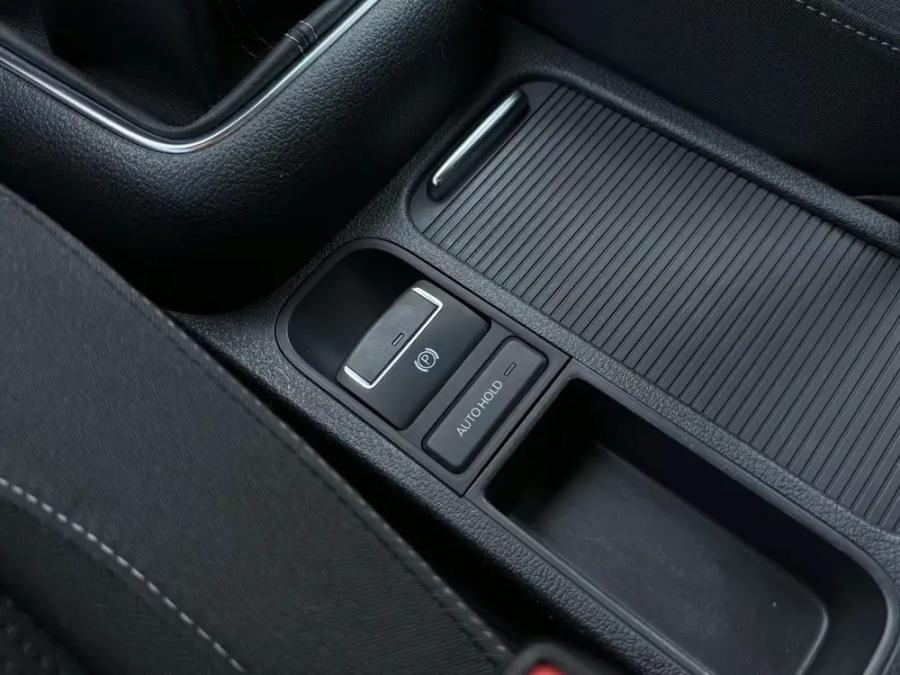 Pelēks Volkswagen Tiguan 2010 Jūrmala, ar dzinēja tilpumu 2.00 L un nobraukumu 212 tūkst. km par 3000 €, foto 23 vietnē AUTOMOTO.COM.LV