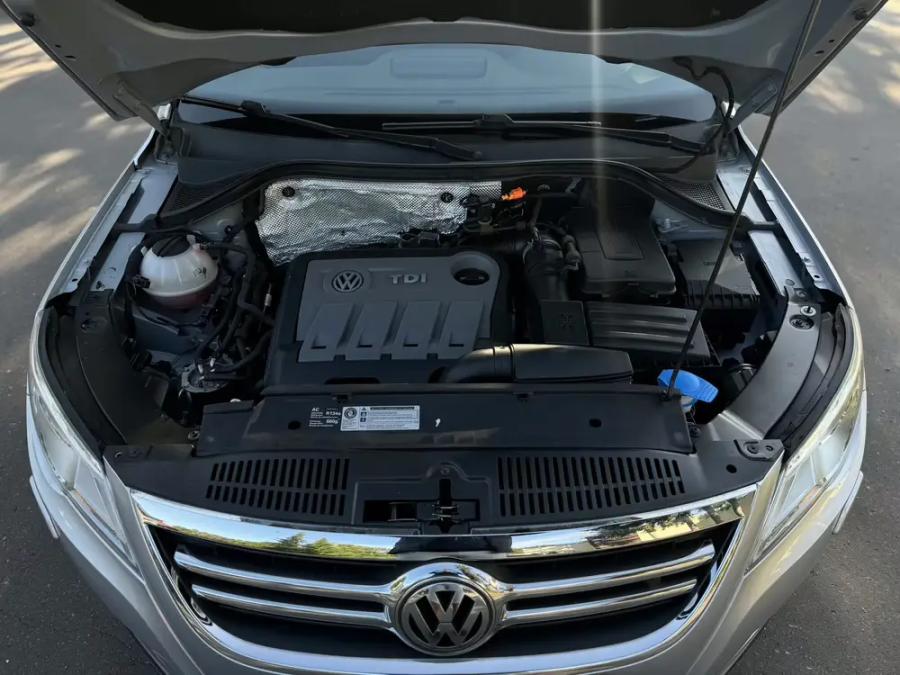 Pelēks Volkswagen Tiguan 2010 Jūrmala, ar dzinēja tilpumu 2.00 L un nobraukumu 212 tūkst. km par 3000 €, foto 27 vietnē AUTOMOTO.COM.LV