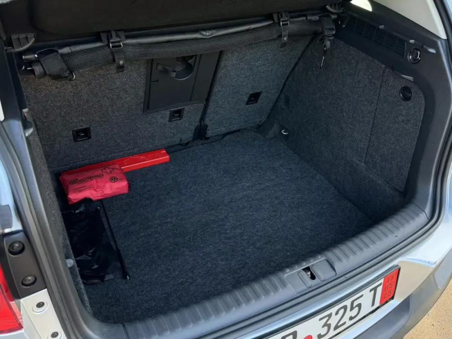 Pelēks Volkswagen Tiguan 2010 Jūrmala, ar dzinēja tilpumu 2.00 L un nobraukumu 212 tūkst. km par 3000 €, foto 28 vietnē AUTOMOTO.COM.LV