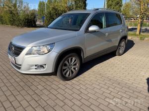 Grey Volkswagen Tiguan 2010 in Riga, with an engine capacity of 2.00 L and mileage of 369 thousand km for 4500 €, photo  on AUTOMOTO.COM.LV