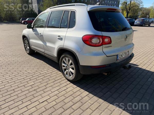 Grey Volkswagen Tiguan 2010 in Riga, with an engine capacity of 2.00 L and mileage of 369 thousand km for 4500 €, photo 4 on AUTOMOTO.COM.LV