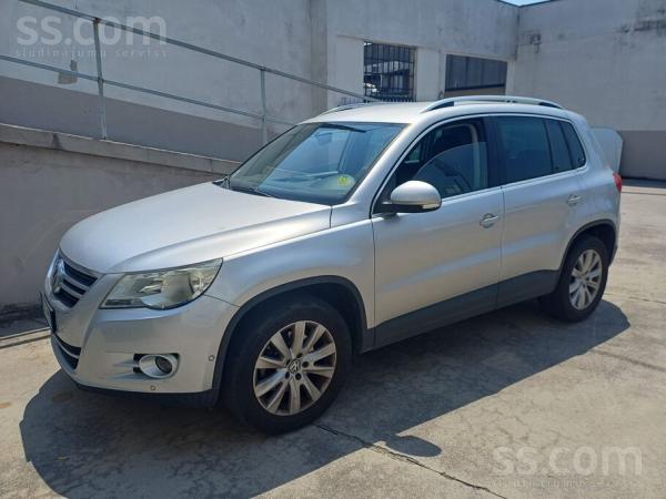 Pelēks Volkswagen Tiguan 2010 Valmiera, ar dzinēja tilpumu 2.00 L un nobraukumu 237 tūkst. km par 5999 €, foto 1 vietnē AUTOMOTO.COM.LV