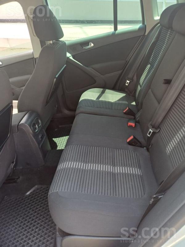 Pelēks Volkswagen Tiguan 2010 Valmiera, ar dzinēja tilpumu 2.00 L un nobraukumu 237 tūkst. km par 5999 €, foto 5 vietnē AUTOMOTO.COM.LV
