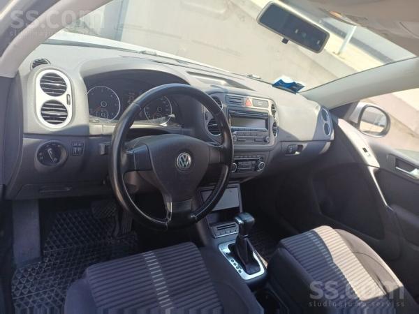 Pelēks Volkswagen Tiguan 2010 Valmiera, ar dzinēja tilpumu 2.00 L un nobraukumu 237 tūkst. km par 5999 €, foto 8 vietnē AUTOMOTO.COM.LV