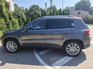 Pelēks Volkswagen Tiguan 2010 Kauņa, ar dzinēja tilpumu 1.39 L un nobraukumu 184 tūkst. km par 6700 €, foto  vietnē AUTOMOTO.COM.LV