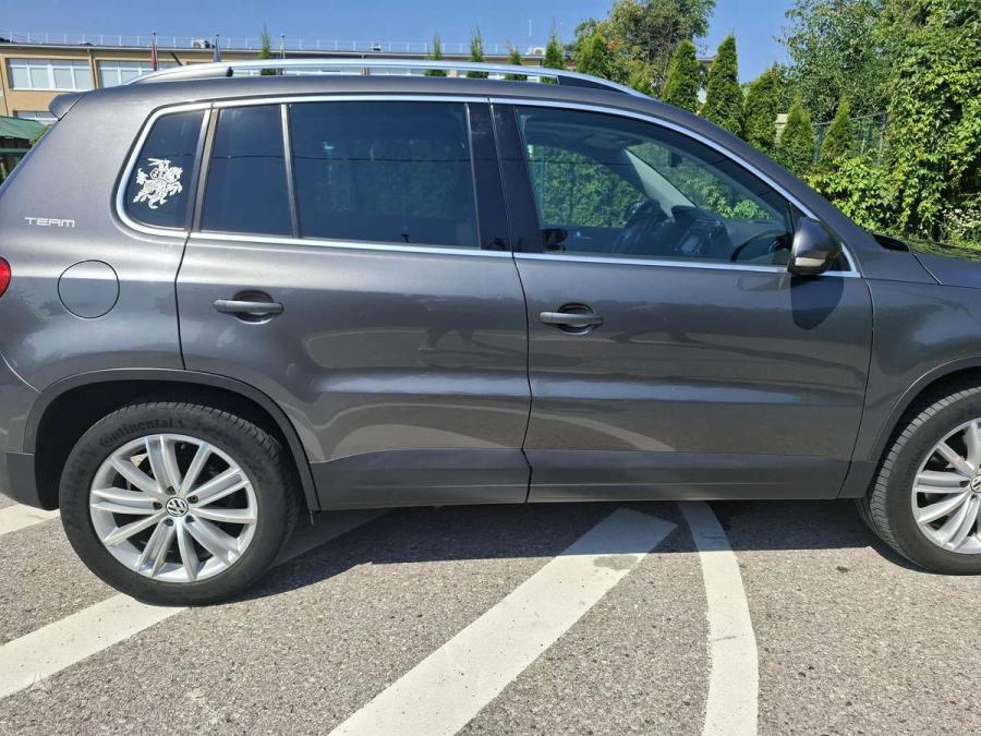 Pelēks Volkswagen Tiguan 2010 Kauņa, ar dzinēja tilpumu 1.39 L un nobraukumu 184 tūkst. km par 6700 €, foto 3 vietnē AUTOMOTO.COM.LV