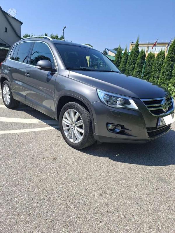 Grey Volkswagen Tiguan 2010 in Kaunas, with an engine capacity of 1.39 L and mileage of 184 thousand km for 6700 €, photo 3 on AUTOMOTO.COM.LV