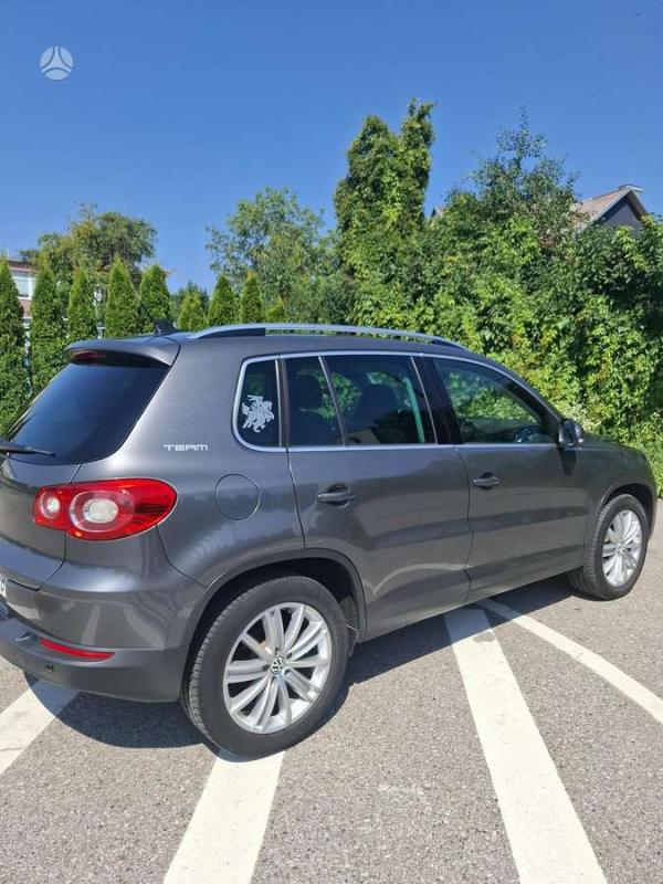 Grey Volkswagen Tiguan 2010 in Kaunas, with an engine capacity of 1.39 L and mileage of 184 thousand km for 6700 €, photo 5 on AUTOMOTO.COM.LV