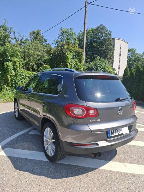 Grey Volkswagen Tiguan 2010 in Kaunas, with an engine capacity of 1.39 L and mileage of 184 thousand km for 6700 €, photo 6 on AUTOMOTO.COM.LV
