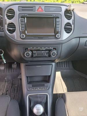 Pelēks Volkswagen Tiguan 2010 Kauņa, ar dzinēja tilpumu 1.39 L un nobraukumu 184 tūkst. km par 6700 €, foto 18 vietnē AUTOMOTO.COM.LV