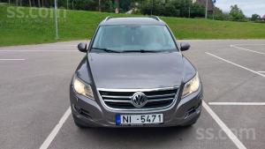 Pelēks Volkswagen Tiguan 2010 Alūksne, ar dzinēja tilpumu 2.00 L un nobraukumu 0 tūkst. km par 5200 €, foto  vietnē AUTOMOTO.COM.LV