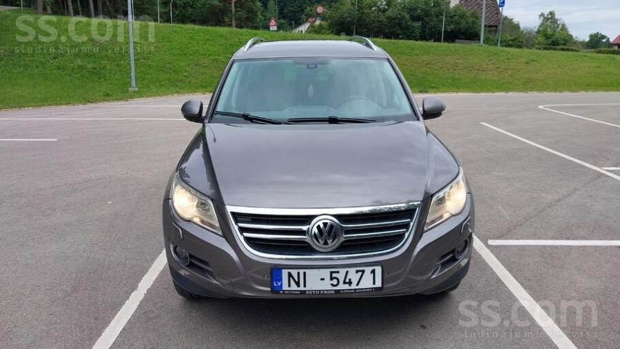 Pelēks Volkswagen Tiguan 2010 Alūksne, ar dzinēja tilpumu 2.00 L un nobraukumu 0 tūkst. km par 5200 €, foto 1 vietnē AUTOMOTO.COM.LV