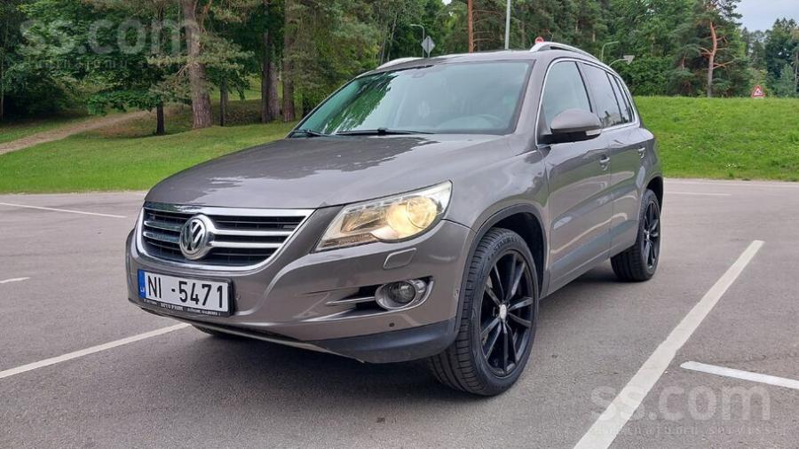 Pelēks Volkswagen Tiguan 2010 Alūksne, ar dzinēja tilpumu 2.00 L un nobraukumu 0 tūkst. km par 5200 €, foto 3 vietnē AUTOMOTO.COM.LV