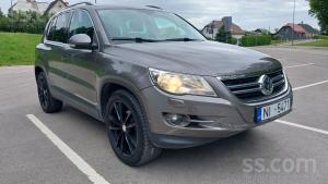 Pelēks Volkswagen Tiguan 2010 Alūksne, ar dzinēja tilpumu 2.00 L un nobraukumu 0 tūkst. km par 5200 €, foto 4 vietnē AUTOMOTO.COM.LV